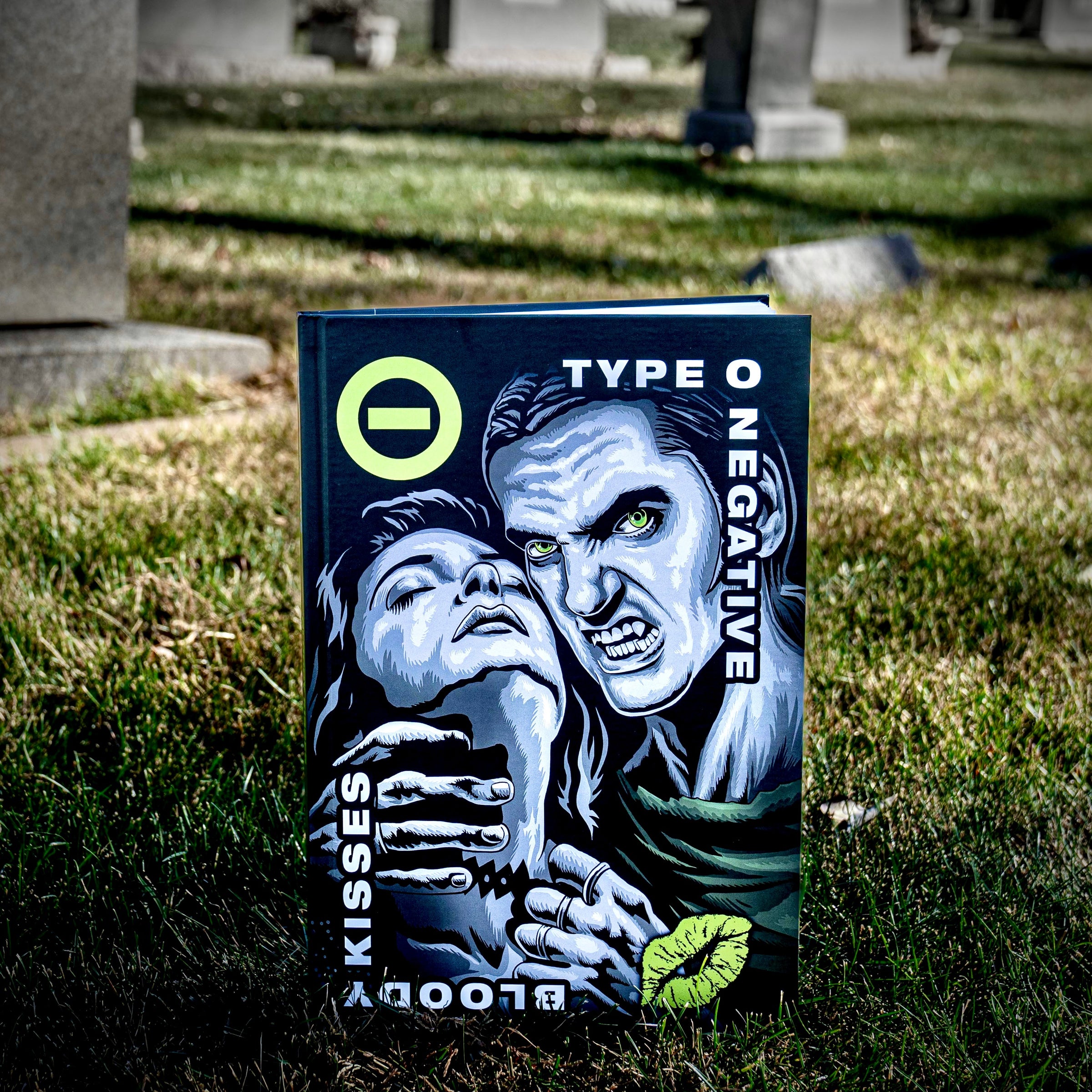 Type O Negative: Bloody Kisses 30 - Deluxe Bundle – Z2 Comics